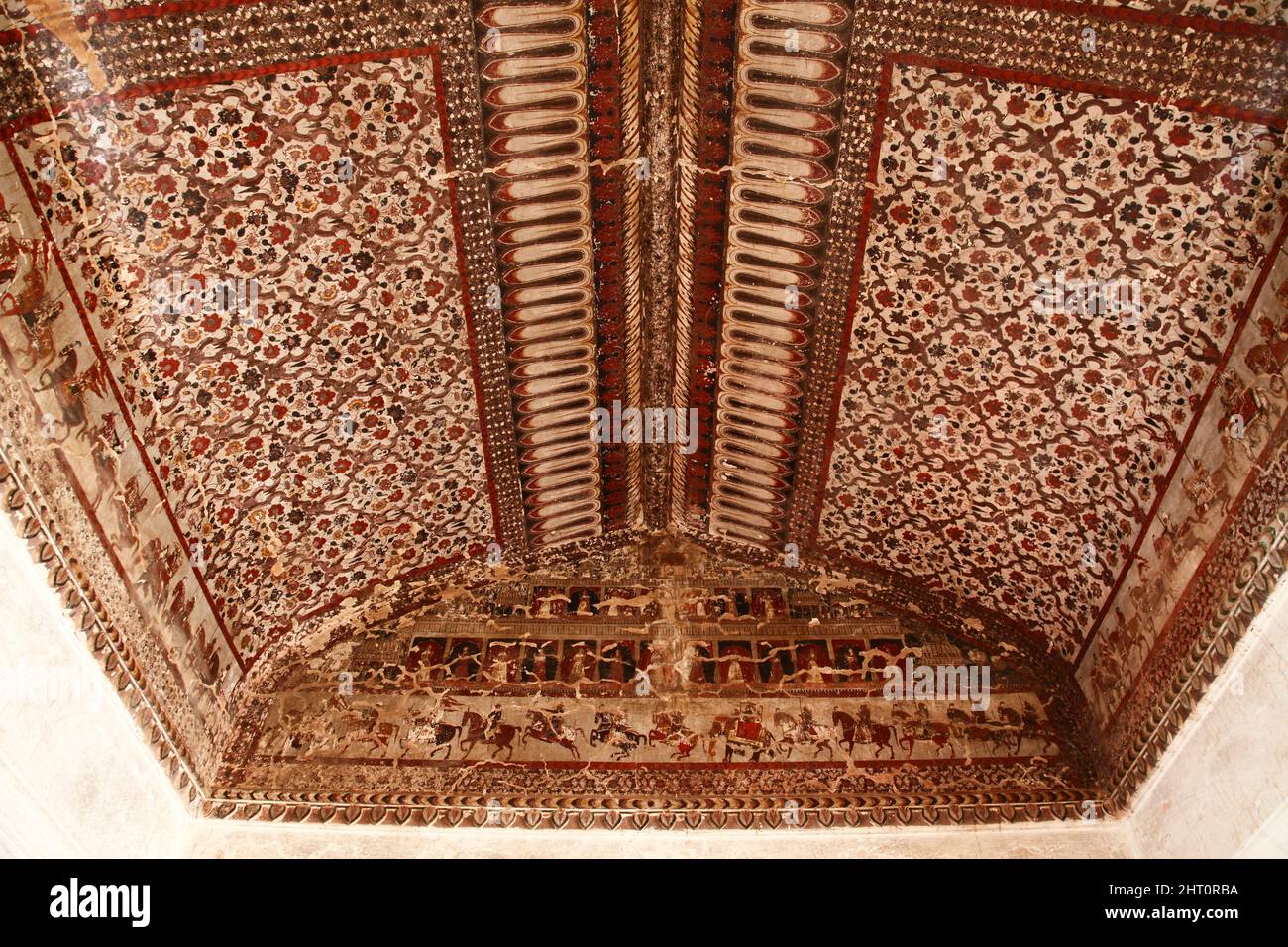 Decorated ceiling and walls inside Raj Mahal Palace, built in 17th ...