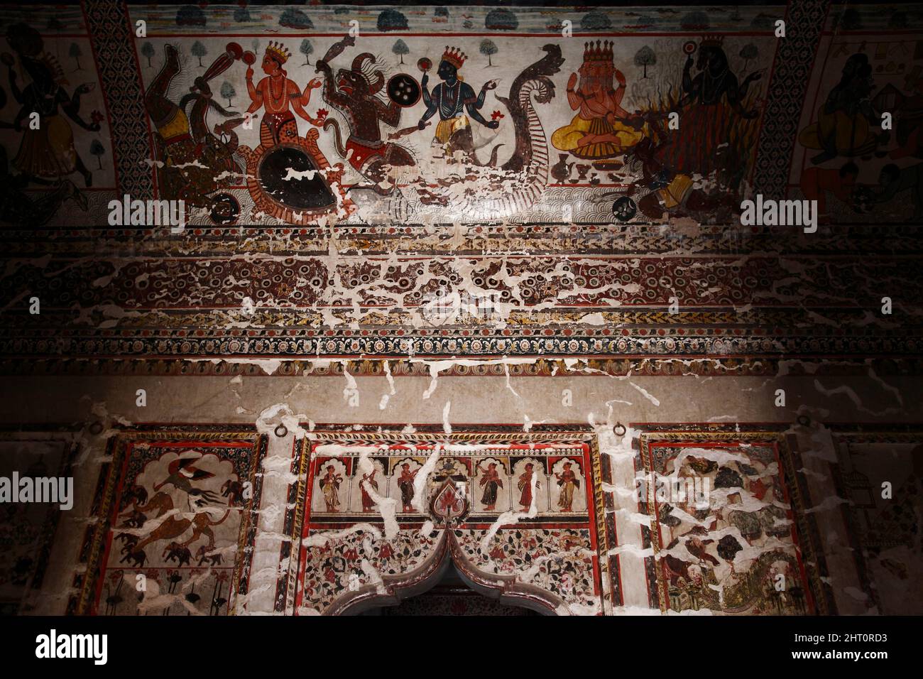 Decorated ceiling and walls inside Raj Mahal Palace, built in 17th ...