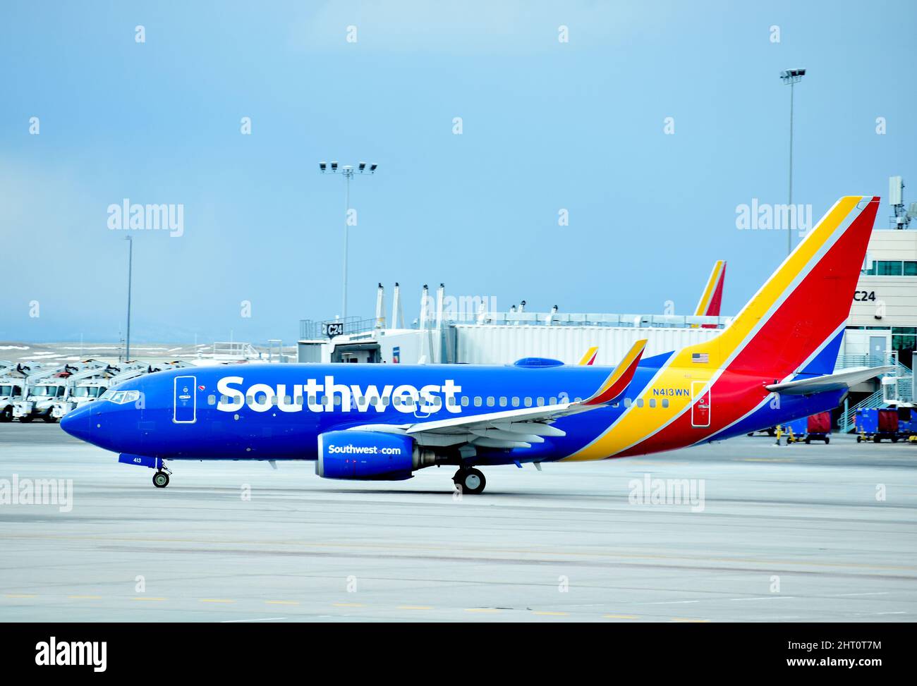 Aircraft getting ready take off hi-res stock photography and images - Alamy