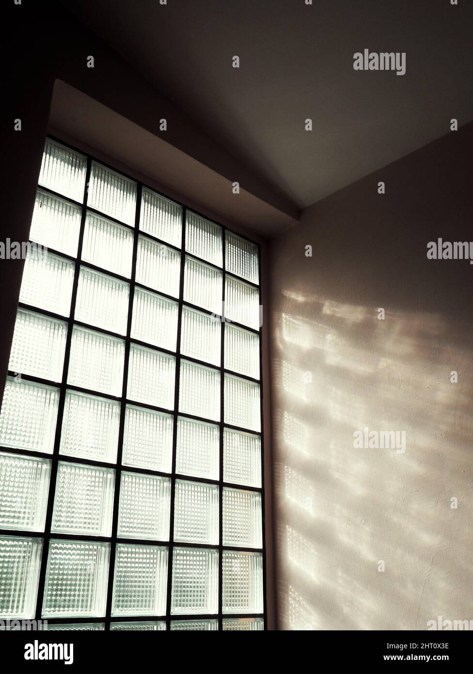 Glasblock hi-res stock photography and images - Alamy