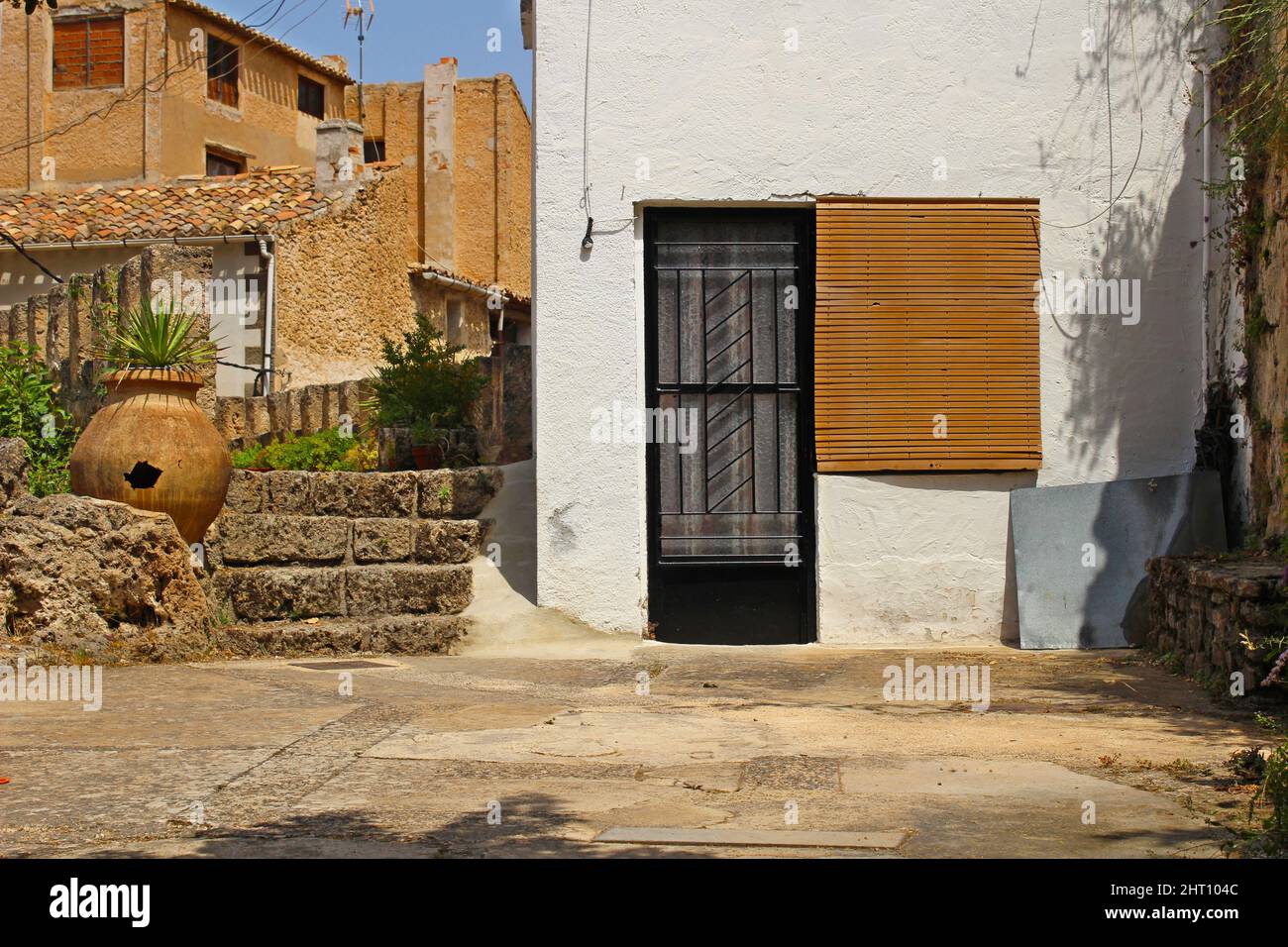 Typical stone house sunny hi-res stock photography and images - Alamy