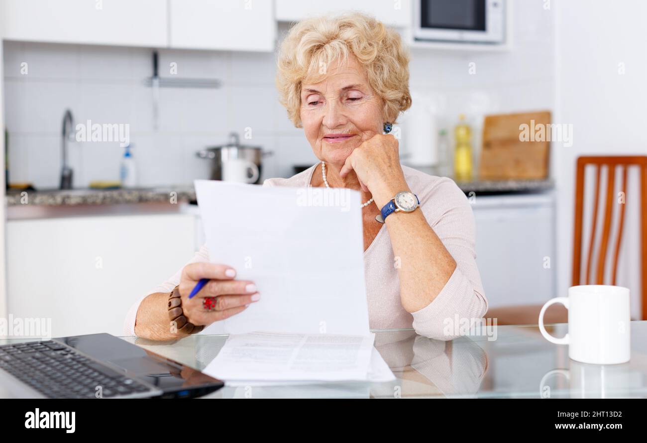 Woman filling documents hi-res stock photography and images - Alamy