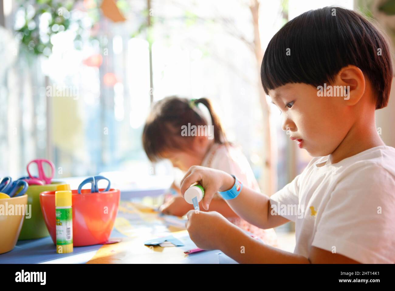 Cute kid drawing hi-res stock photography and images - Alamy