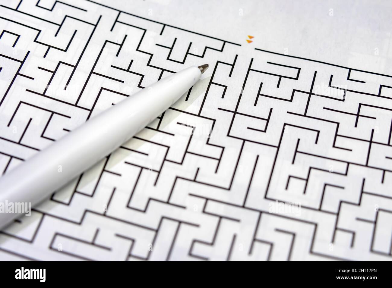 Draw maze game hi-res stock photography and images - Alamy