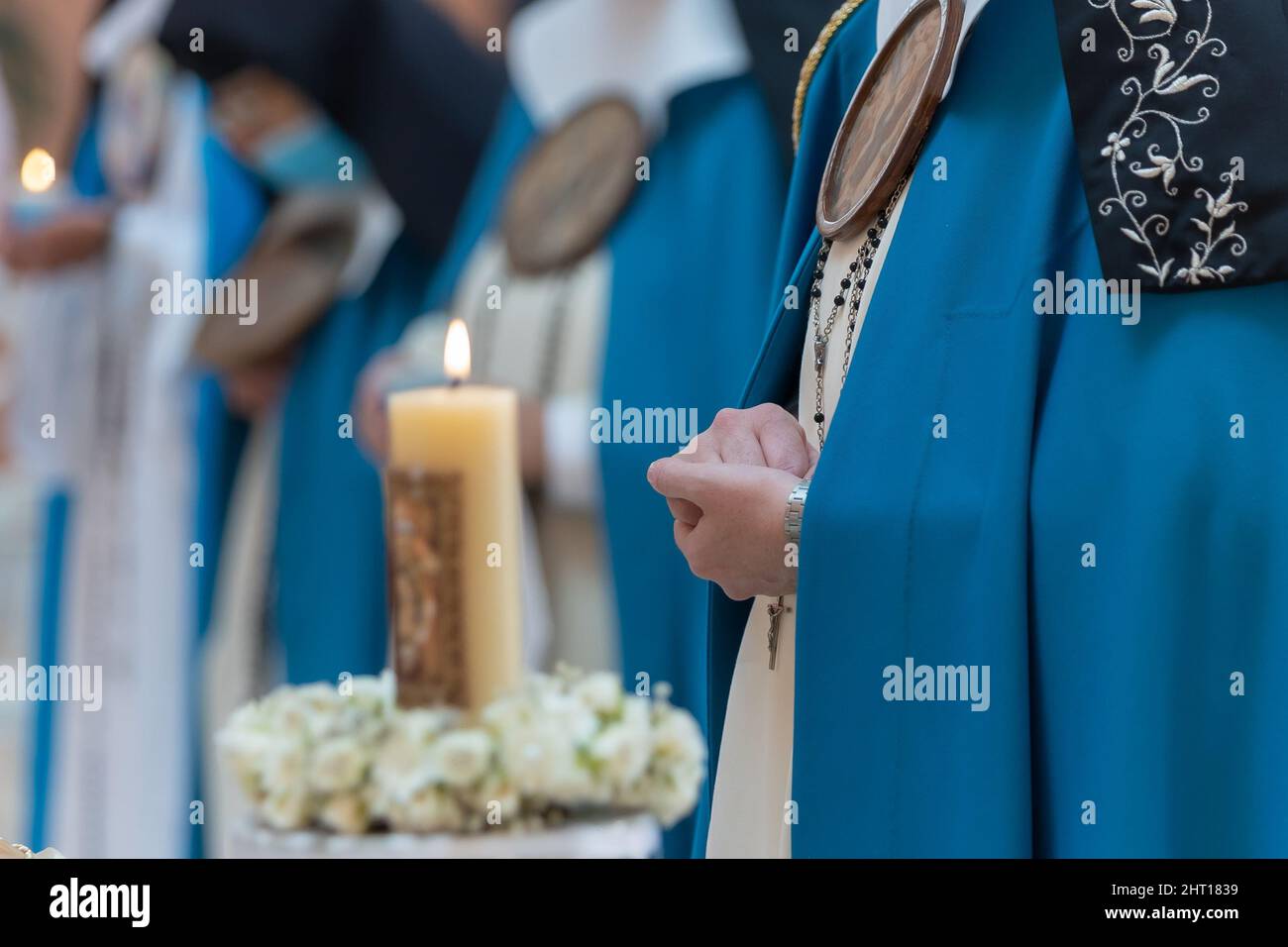 Catholic nun praying hi-res stock photography and images - Alamy