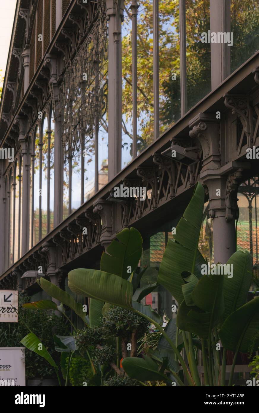 Truss and glass hi-res stock photography and images - Alamy