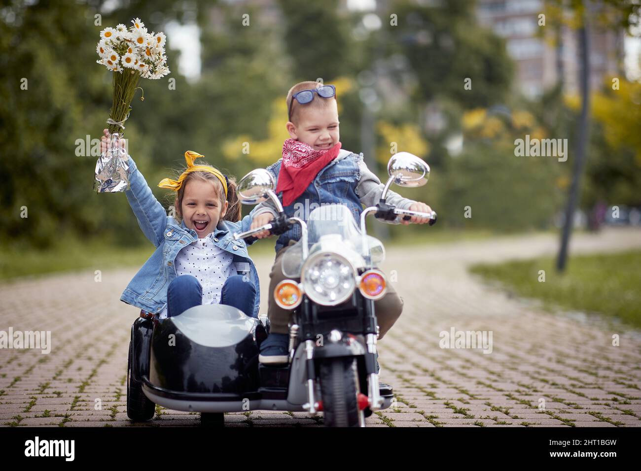 Kids in sidecar hi-res stock photography and images - Alamy