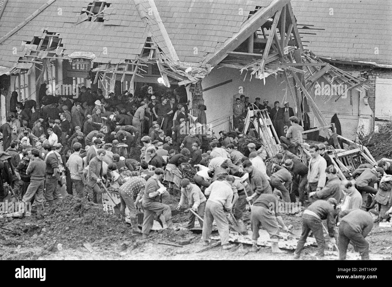 Aberfan - 21st October 1966 Local men and the emergency services ...