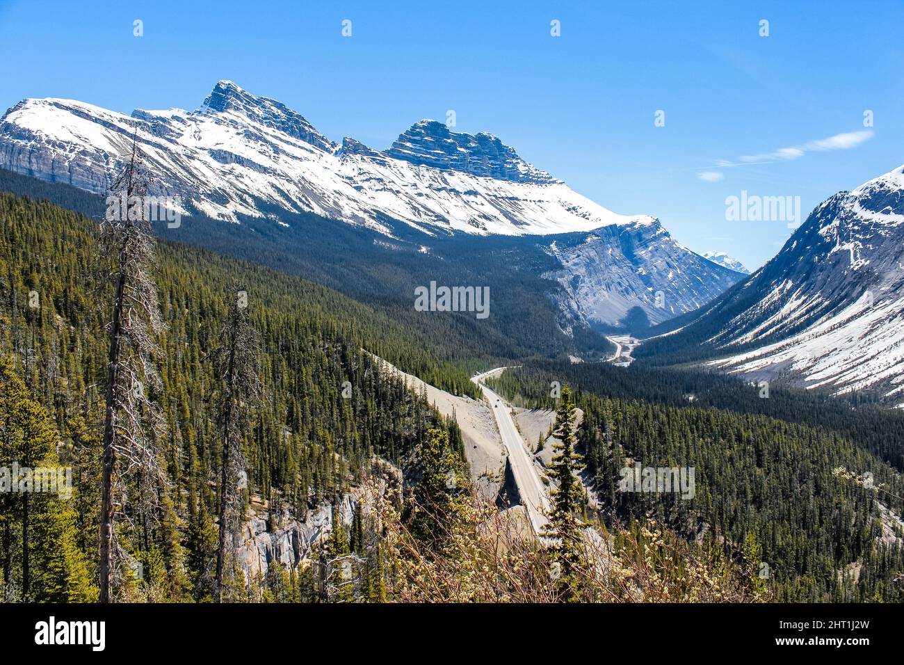 Vast mountain ranges in Banff National Park, Alberta, Canad Stock Photo ...