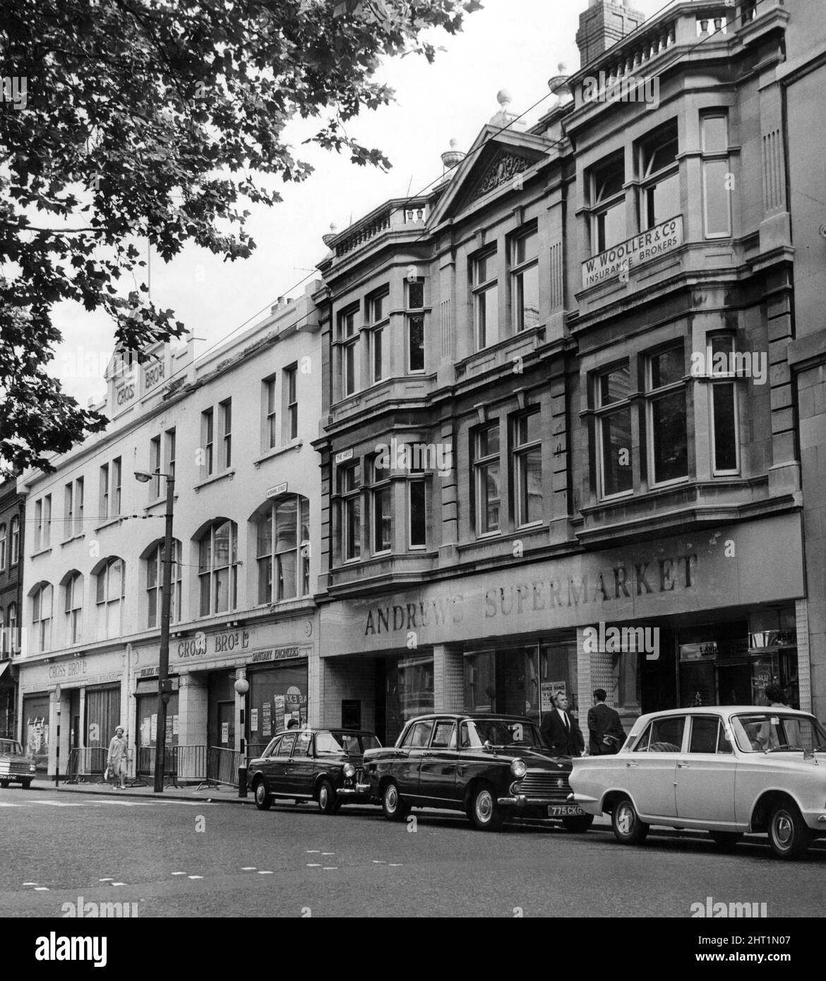 Unoccupied buildings Black and White Stock Photos & Images - Alamy