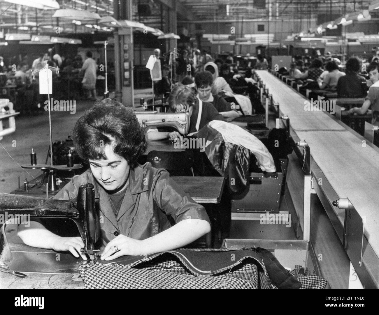 1960s sewing machine hi-res stock photography and images - Alamy