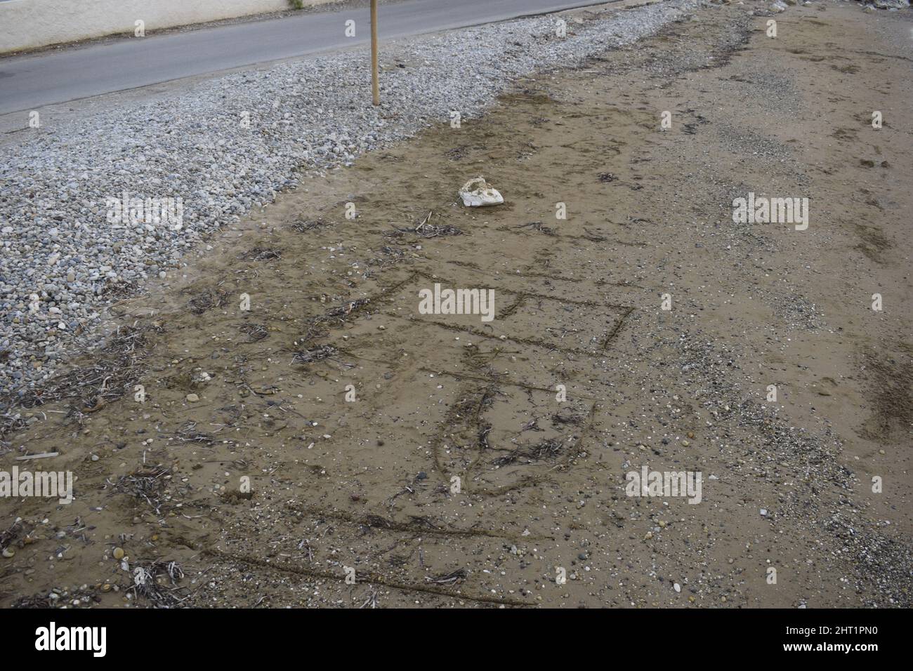 Word "Help" drawn on the beach sand Stock Photo - Alamy