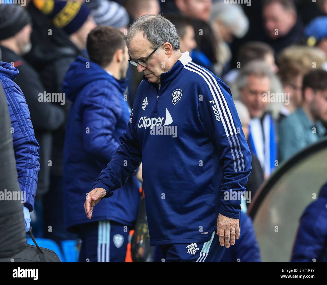 Marcelo Bielsa manager of Leeds United heads back to the dressing room ...