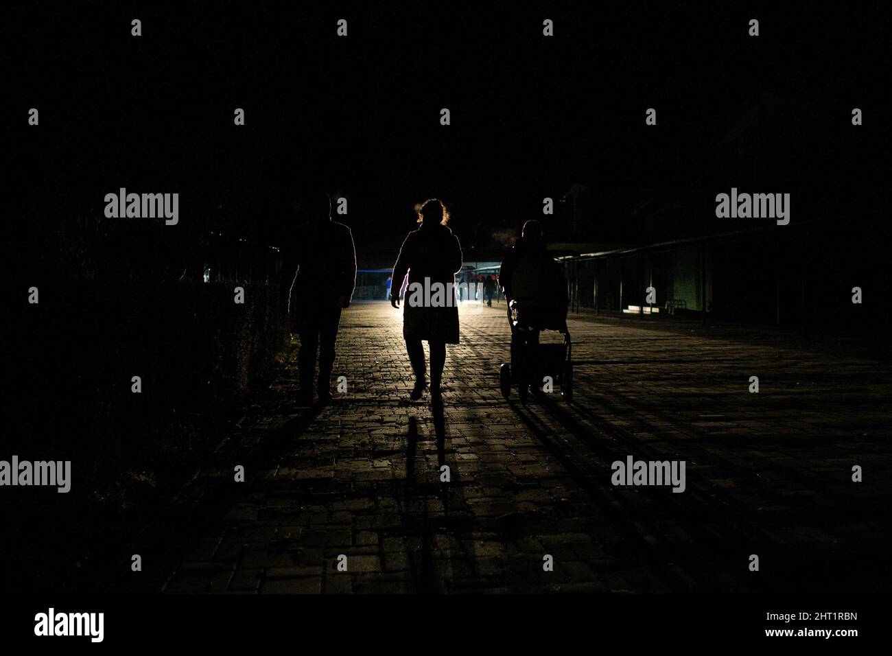 Ubla, Slovakia. 25th Feb, 2022. Ukrainian civilians on the border of ...