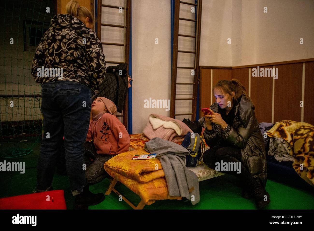 Ubla, Slovakia. 25th Feb, 2022. Ukrainian civilians rest in the ...