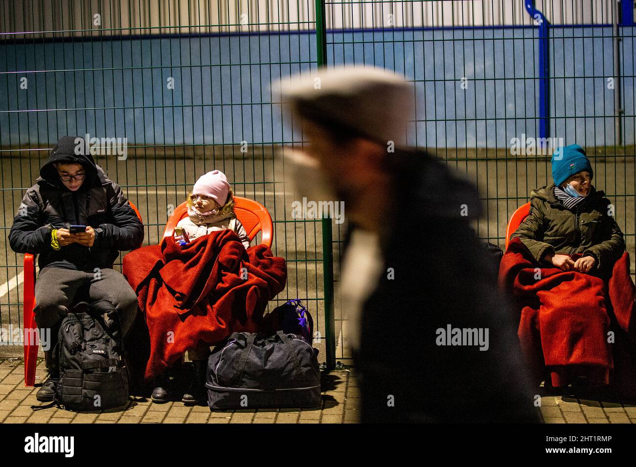 Ubla, Slovakia. 25th Feb, 2022. Ukrainian civilians on the border of ...