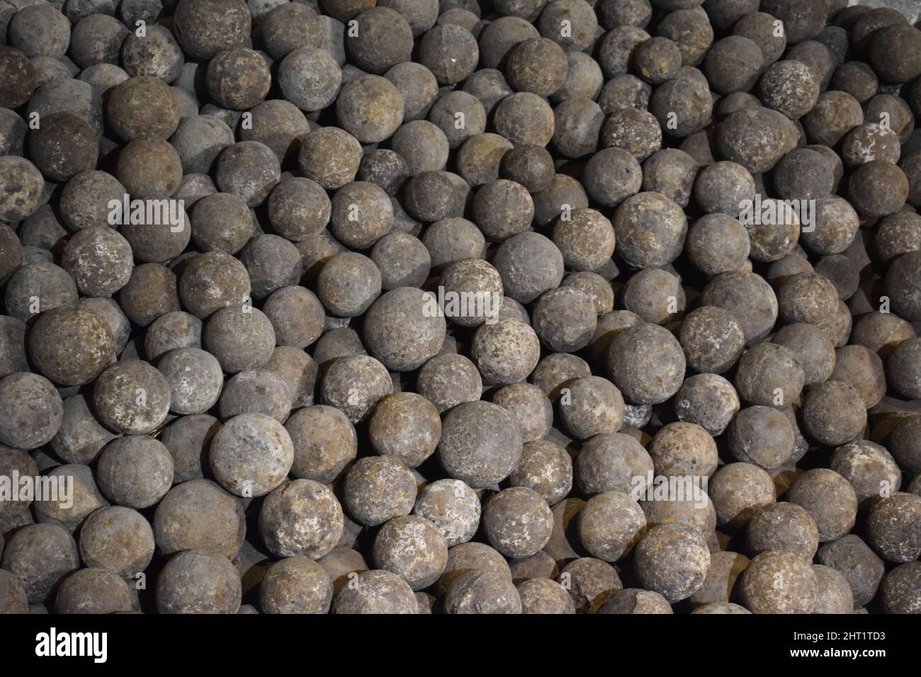 Stack of old cannon balls Stock Photo - Alamy