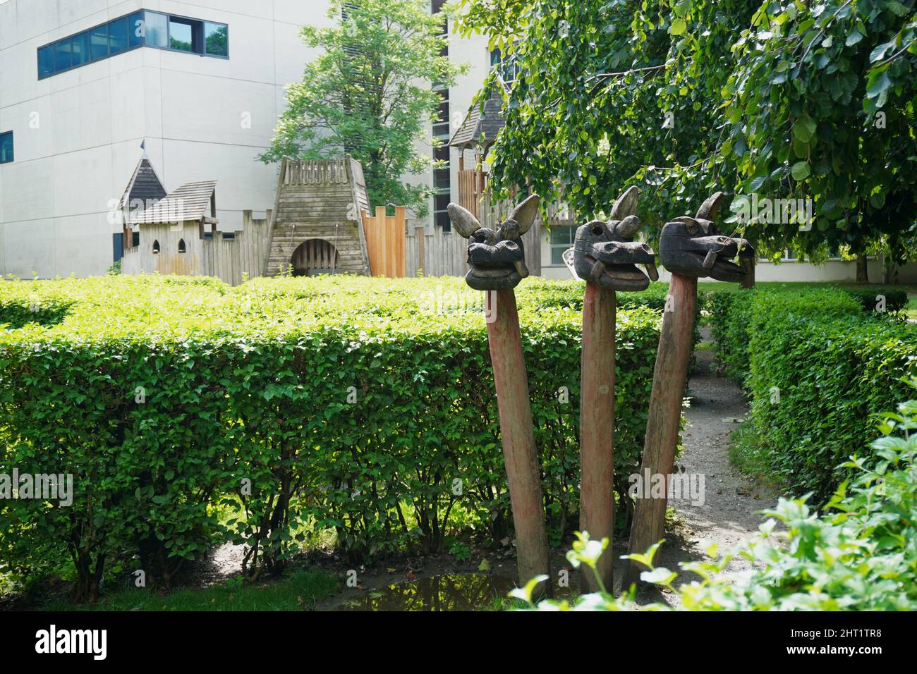 Three wooden sculptures hi-res stock photography and images - Alamy