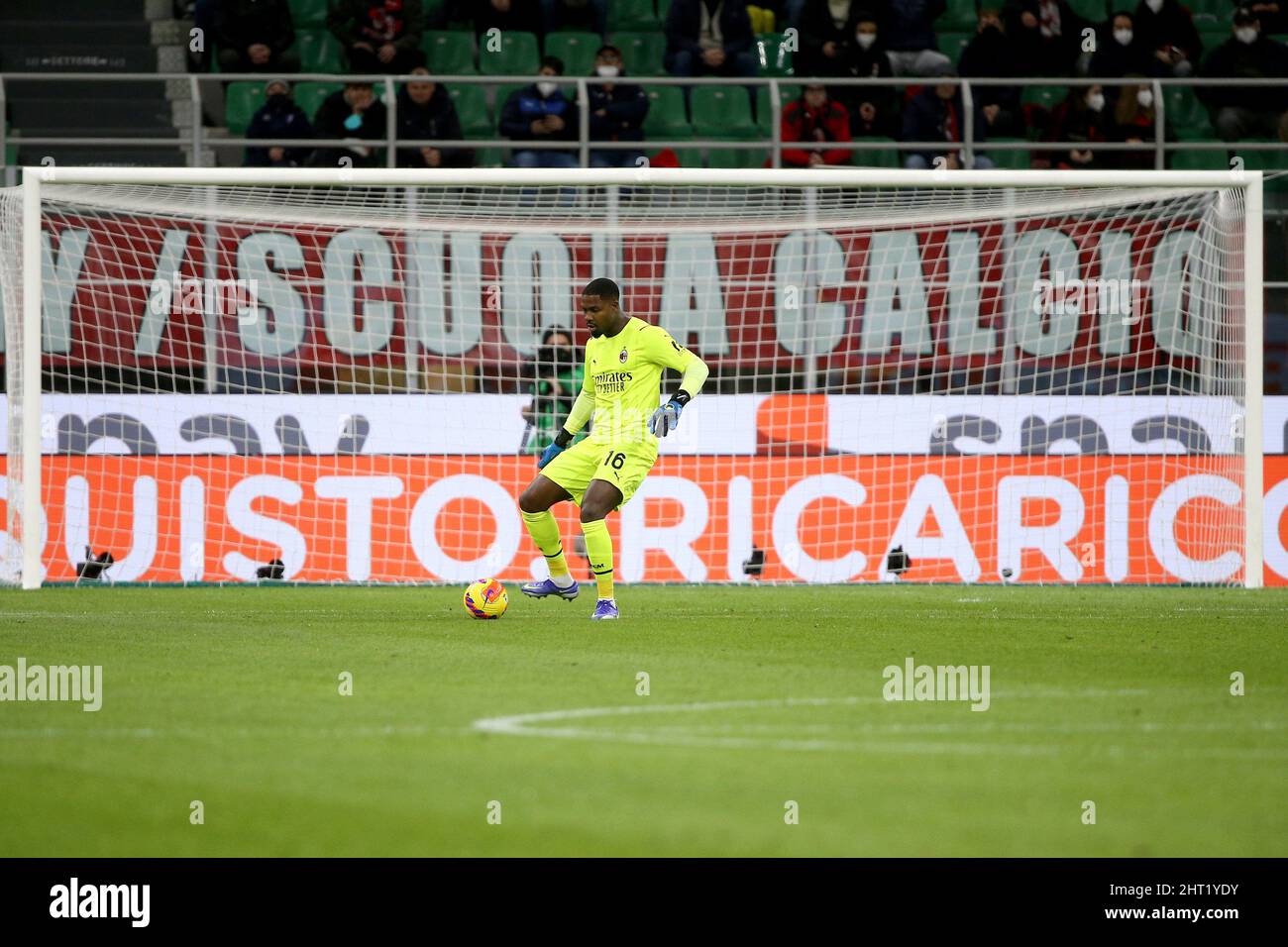 Mike Maignan of AC Milan in action during the 2021/22 Serie A football ...