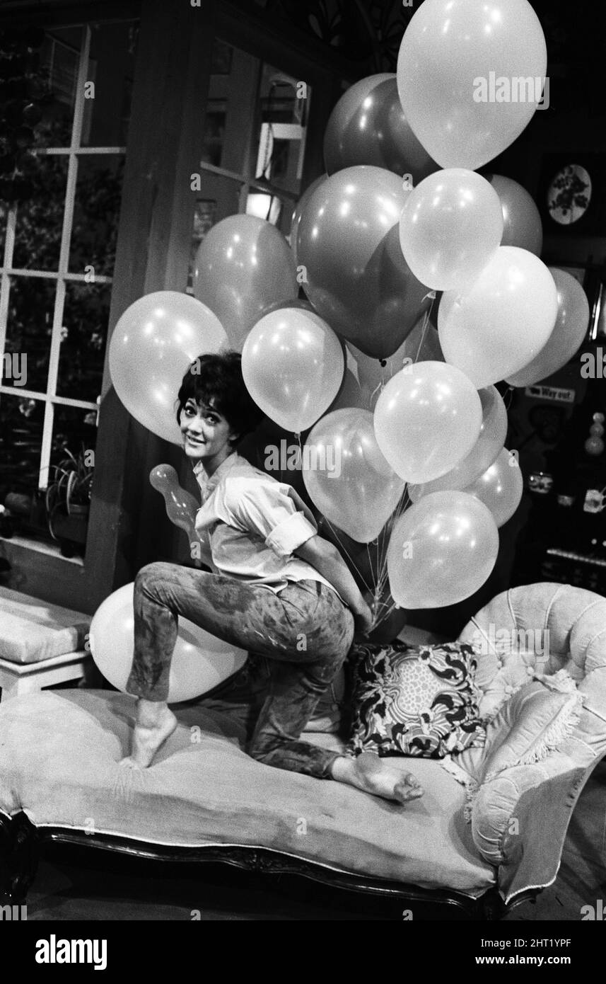 Balloons actress hi-res stock photography and images - Alamy