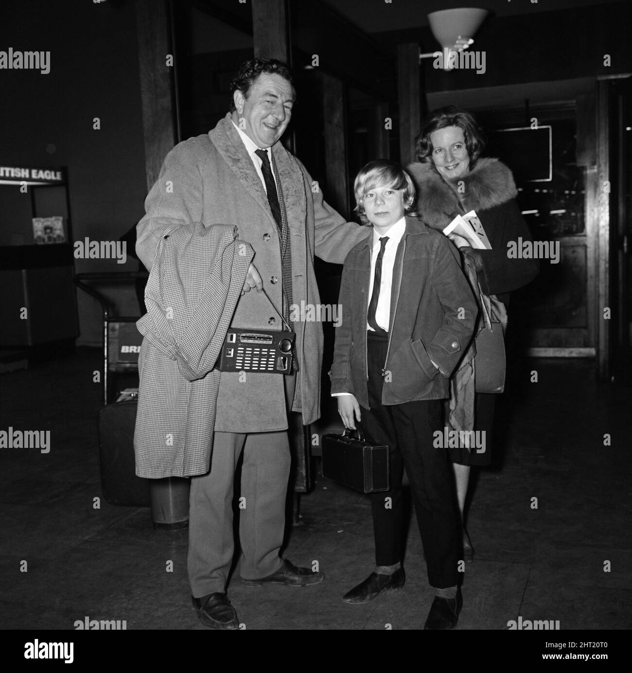 Actor Rupert Davies leaving London airport (Heathrow) to go to Dublin ...