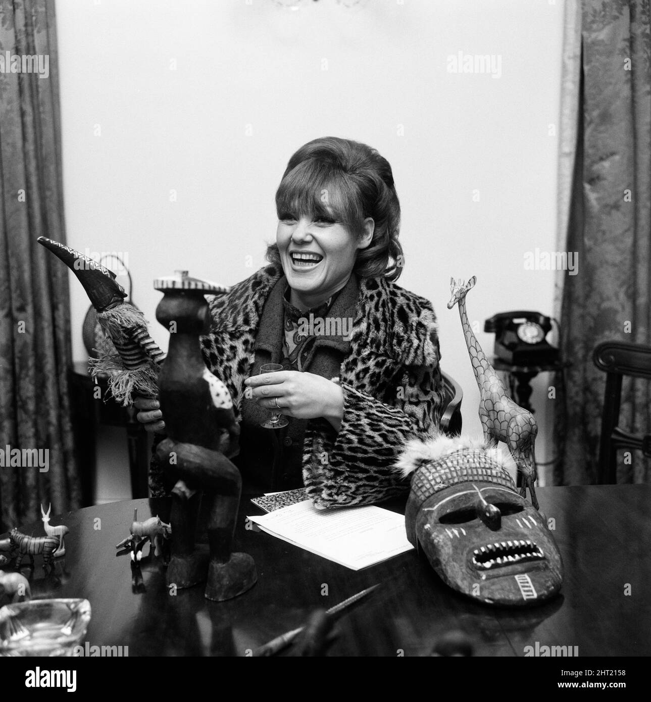Cleo Laine opening African Goods show. 20th November 1965 Stock Photo ...