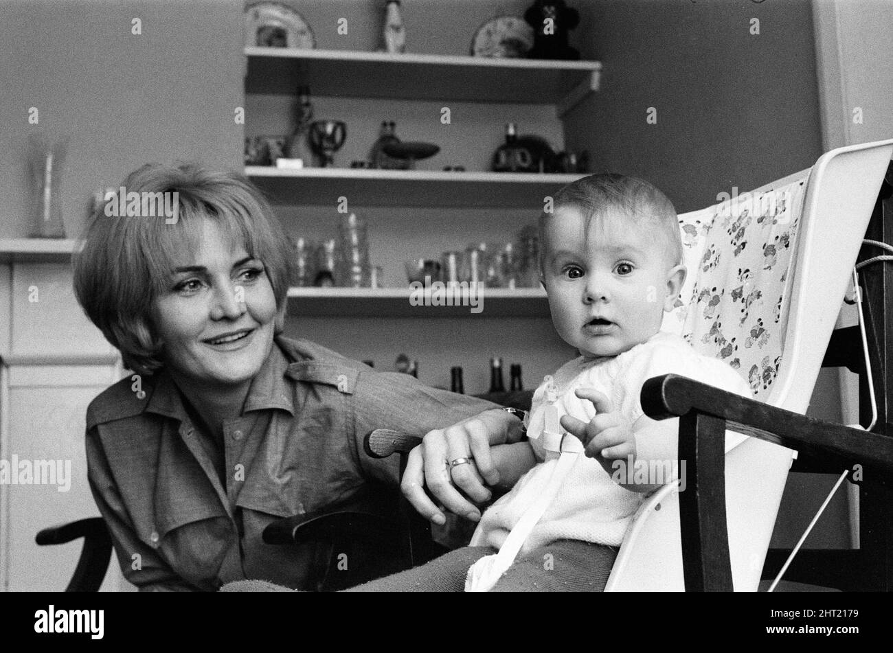 Melanie thaw actress daughter sheila hi-res stock photography and ...