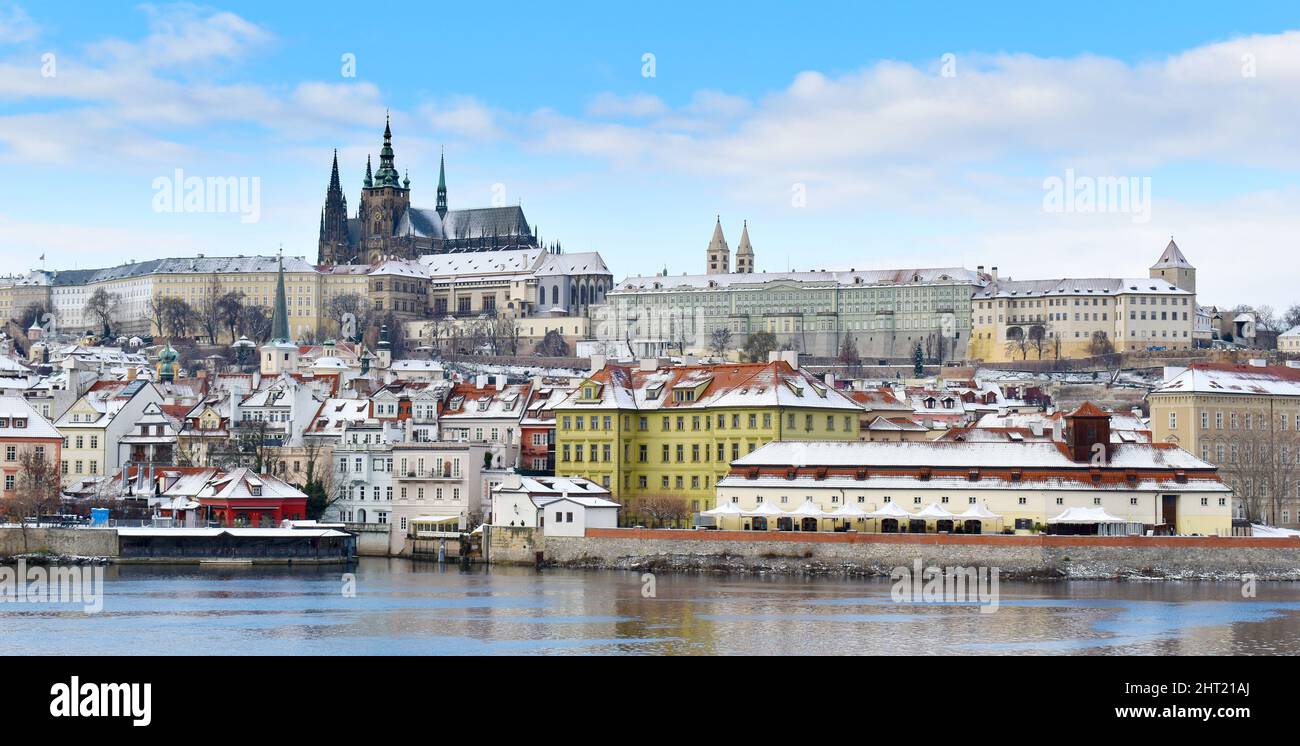 Cathedral prague chateau castle hi-res stock photography and images - Alamy