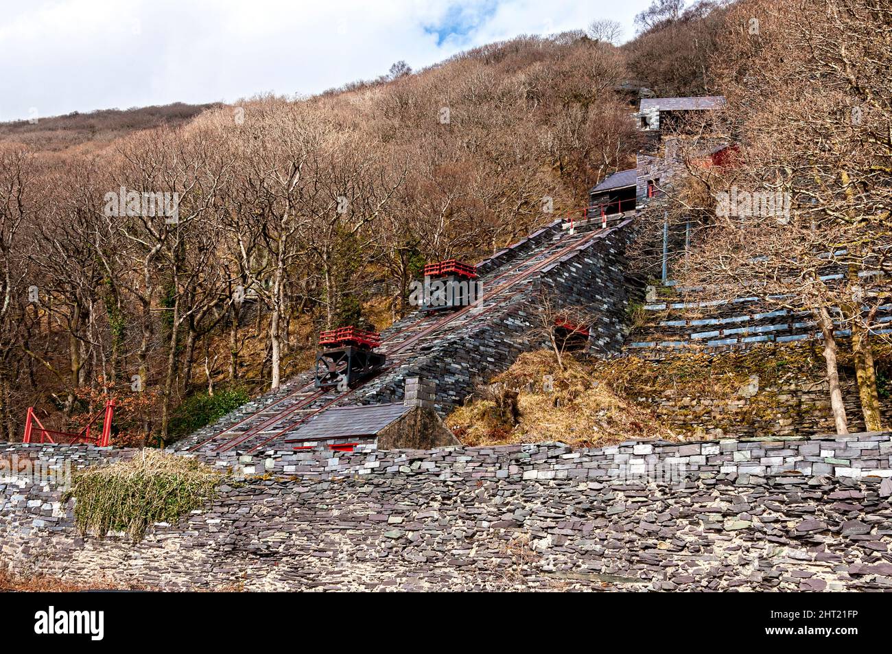 Vivyan Slate Quarry V2 table incline carries two narrow gauge waggons ...