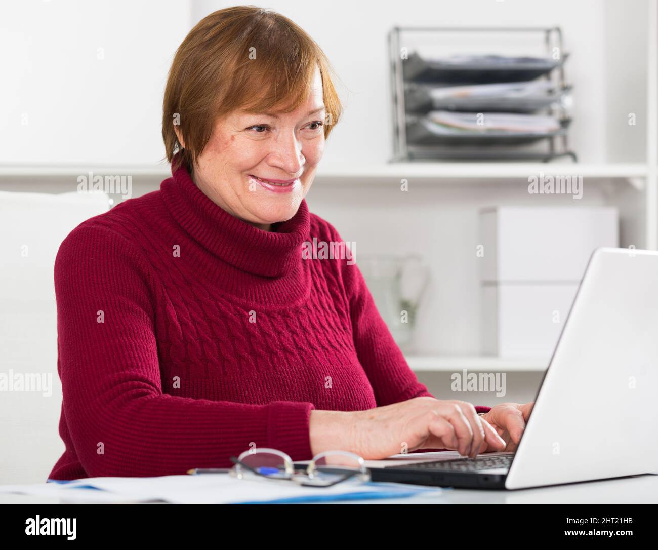 Woman working productively hi-res stock photography and images - Alamy