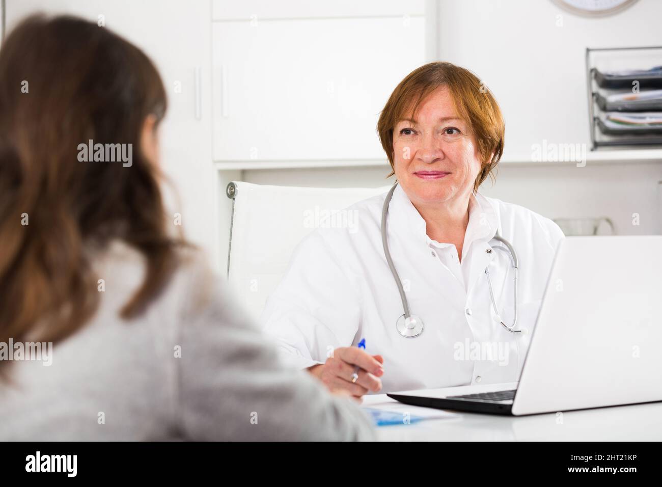 Doctor suggestion hi-res stock photography and images - Alamy