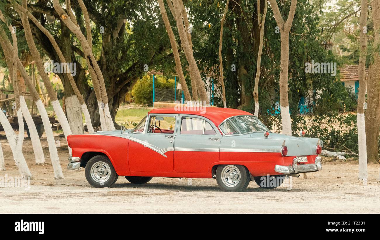 An old classic Ford 1955 car in Cuba Stock Photo - Alamy