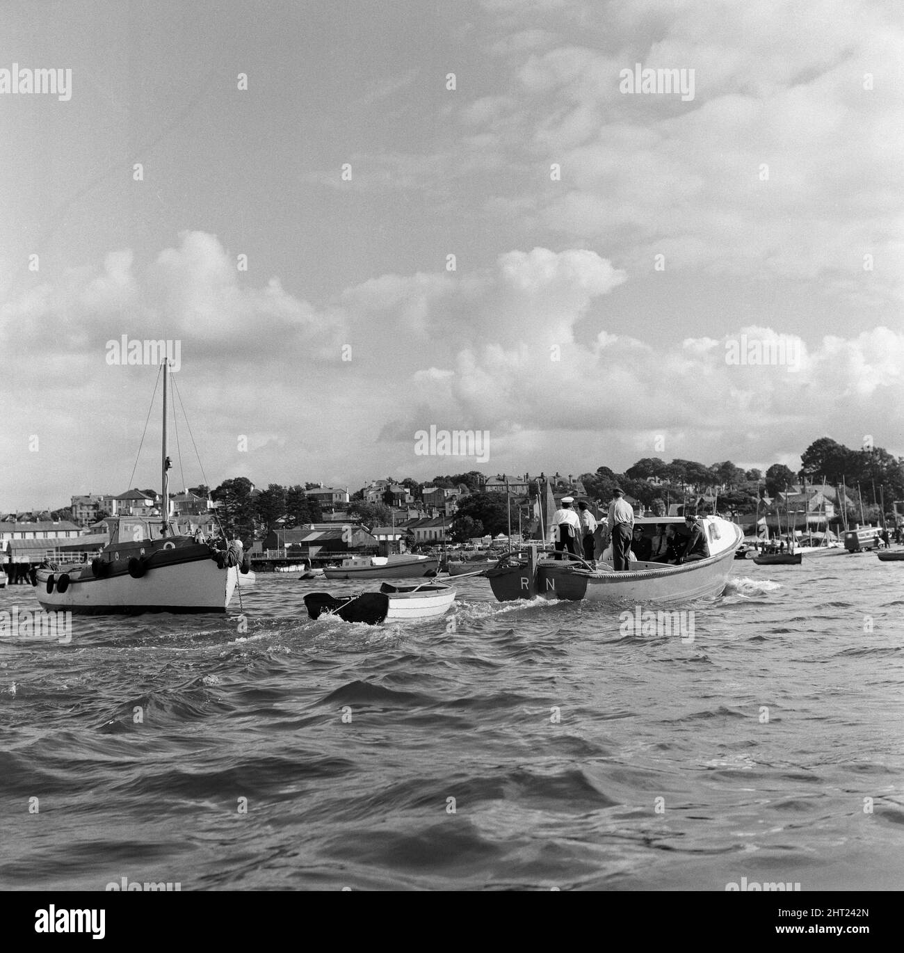 Boat sinking people hi-res stock photography and images - Alamy