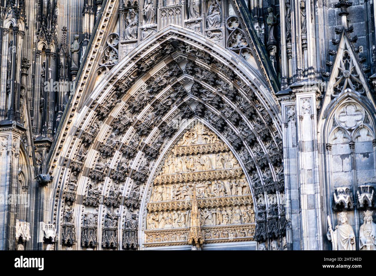 Beautiful carvings on the wall of the Cologne Cathedral. Cologne ...