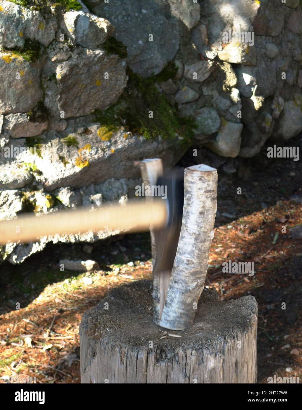 Splitting wood hi-res stock photography and images - Alamy