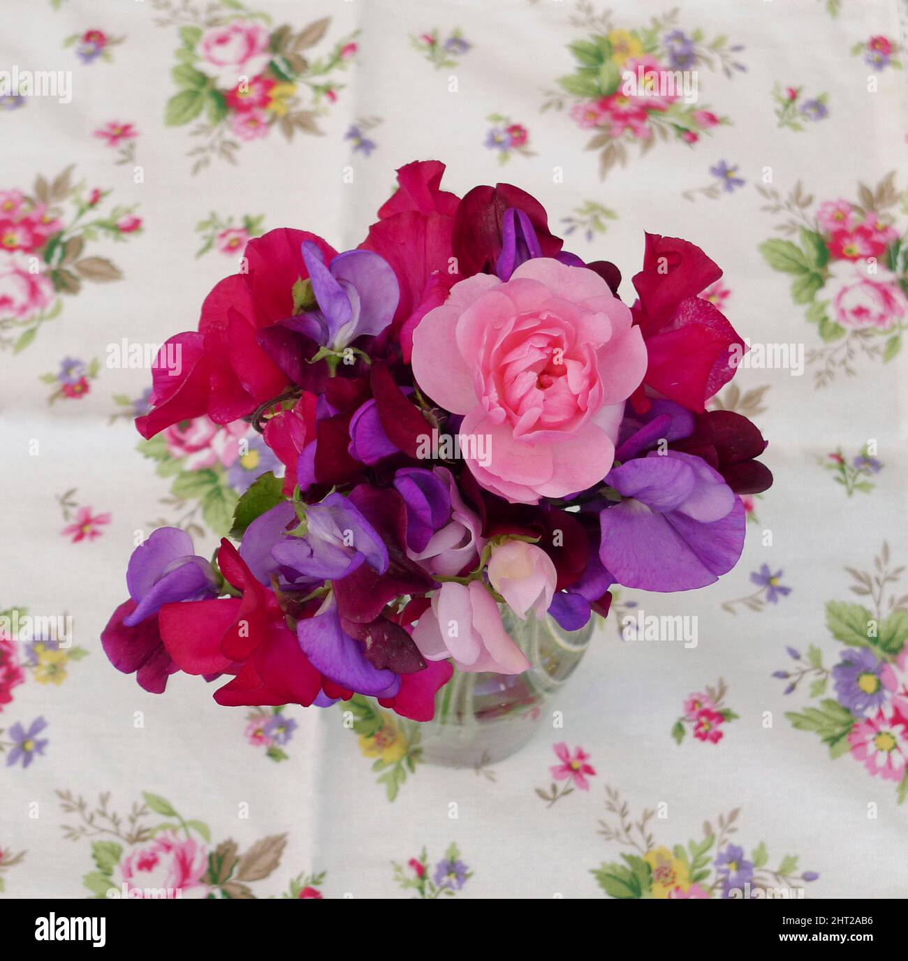 Bouquet with sweet pea and rose Stock Photo - Alamy