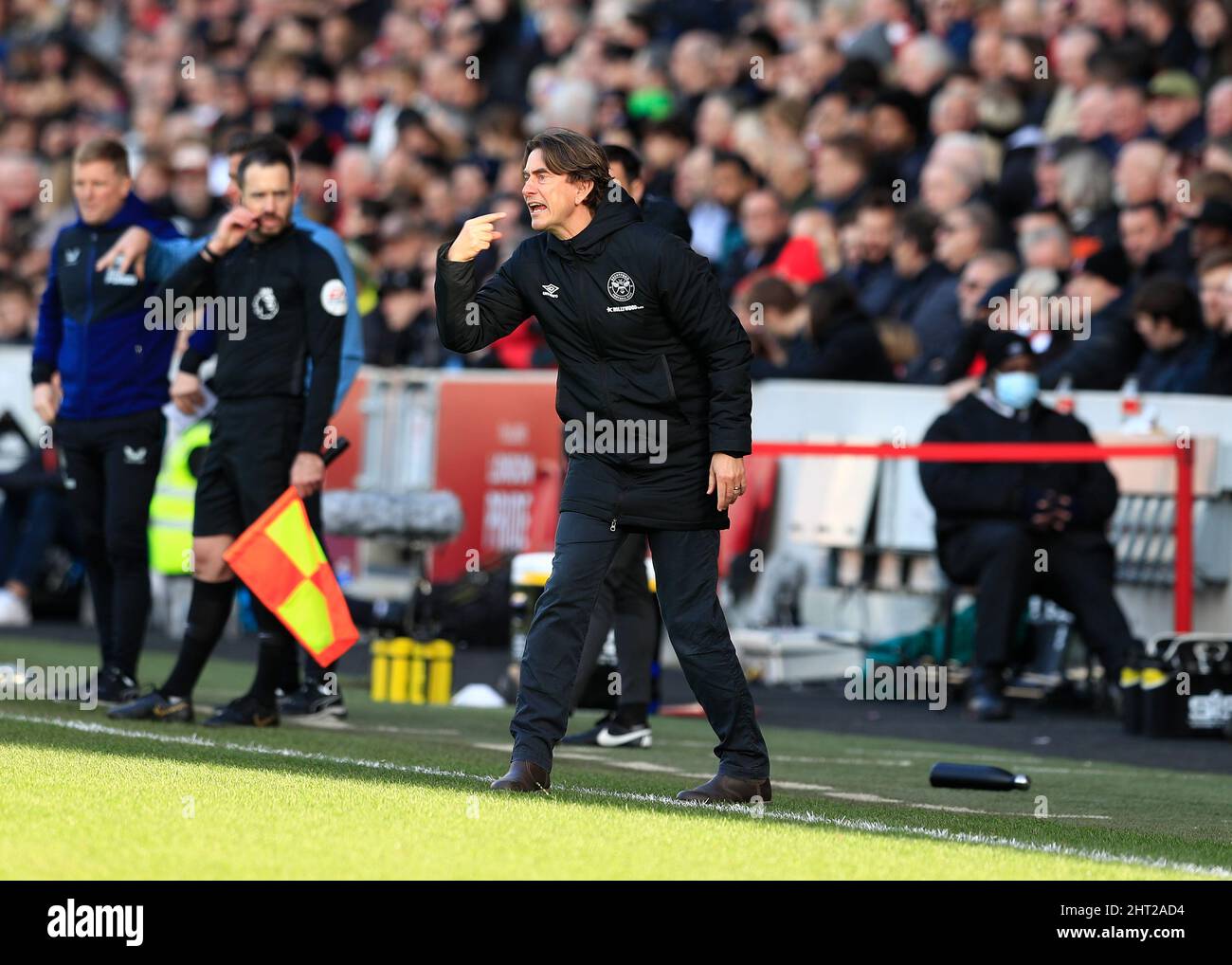 Football manager shouting at players hi-res stock photography and ...