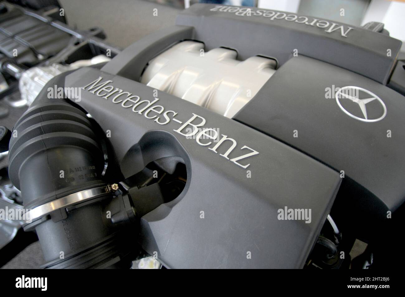 Mercedes Plant in Alabama, MB SUV engine Stock Photo - Alamy