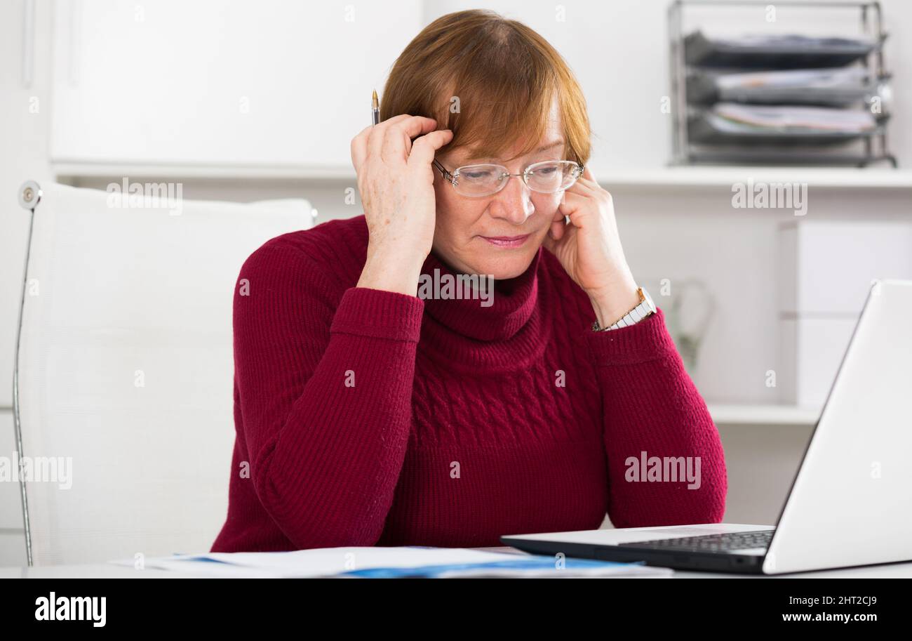 Employee problem hi-res stock photography and images - Alamy