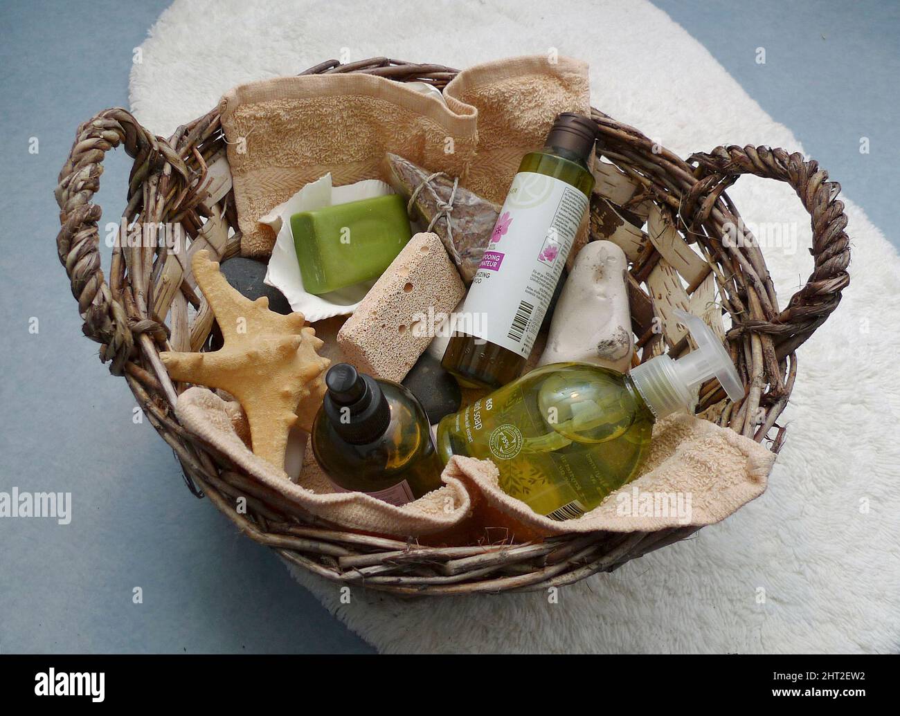 Soap basket hi-res stock photography and images - Alamy