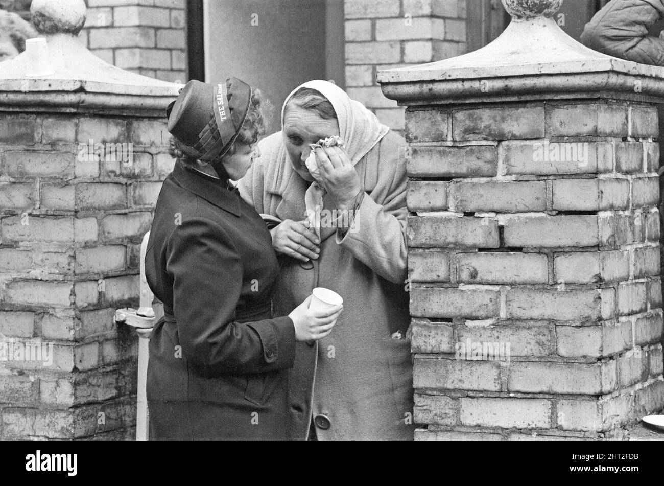Aberfan - 21st October 1966 A lady from The Salvation Army consoles an ...