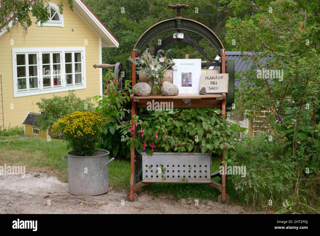 Old mangle hi-res stock photography and images - Alamy