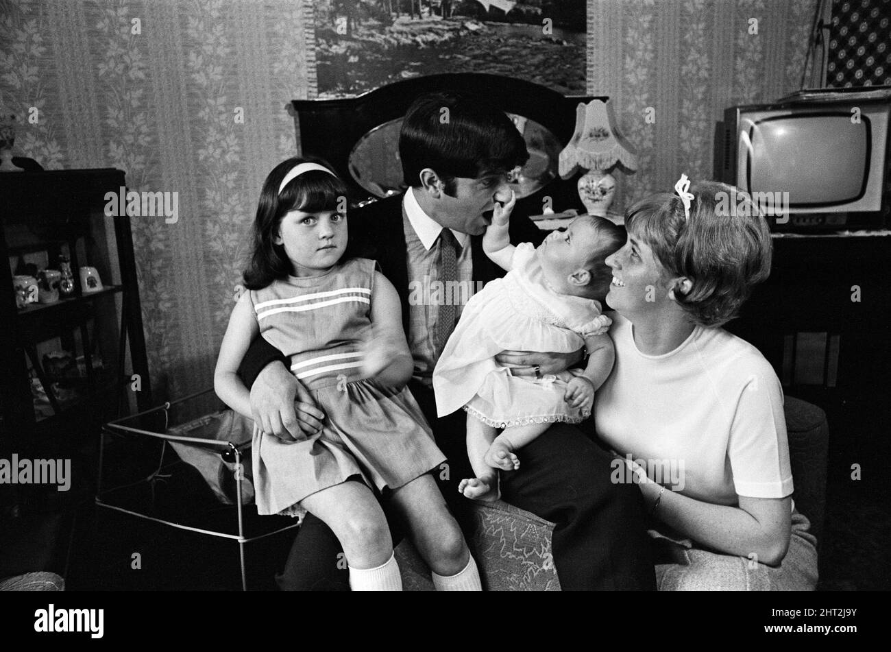 Jimmy tarbuck liza tarbuck hi-res stock photography and images - Alamy