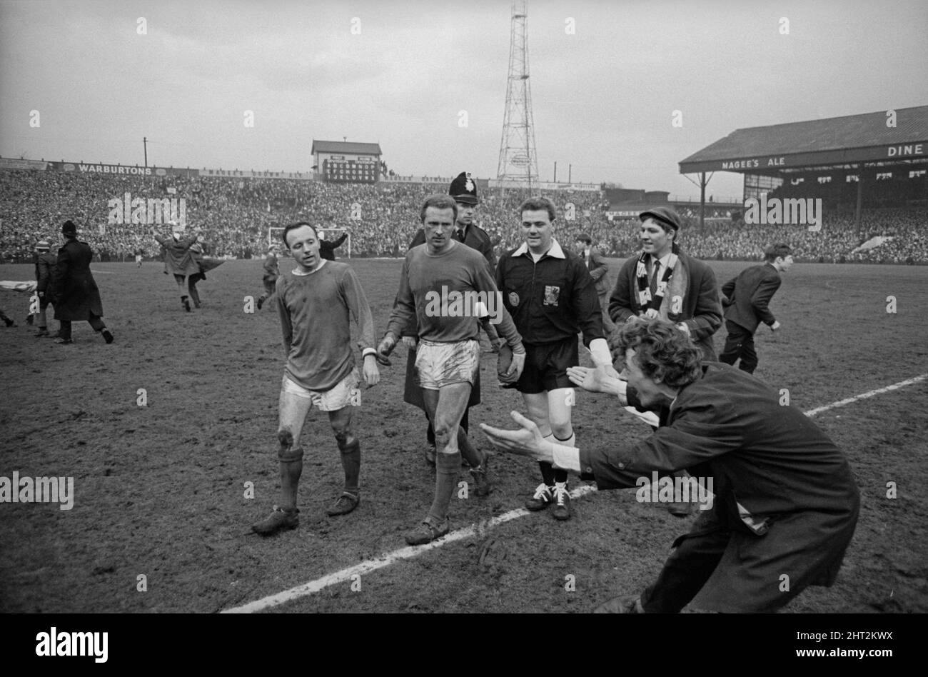 FA Cup Semi Final match at Burnden Park, Bolton.Everton 1 v Manchester ...