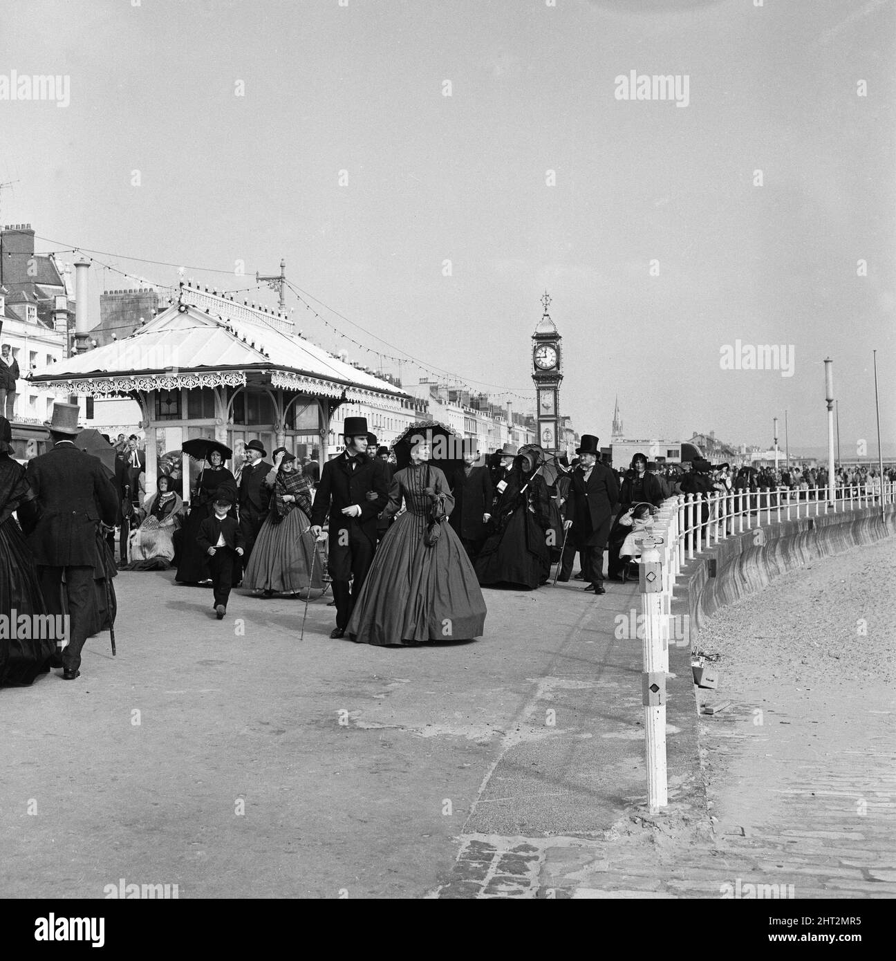 Far from the madding crowd hi-res stock photography and images - Alamy