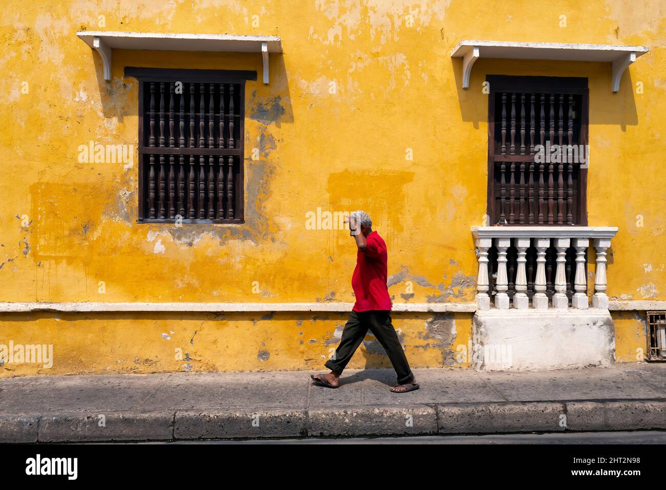 Bright yellow house hi-res stock photography and images - Alamy