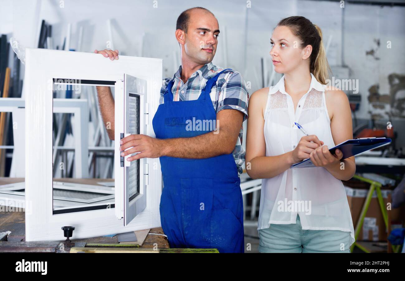 Supervisor checking hi-res stock photography and images - Alamy