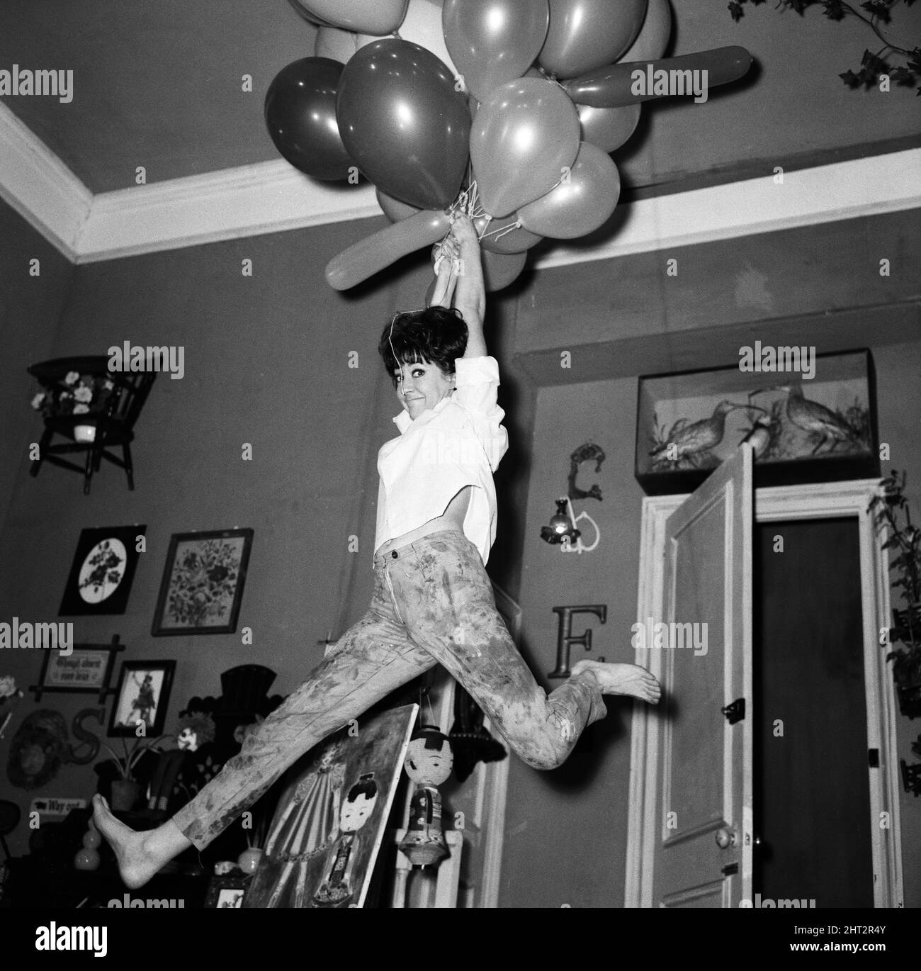 Balloons actress hi-res stock photography and images - Alamy