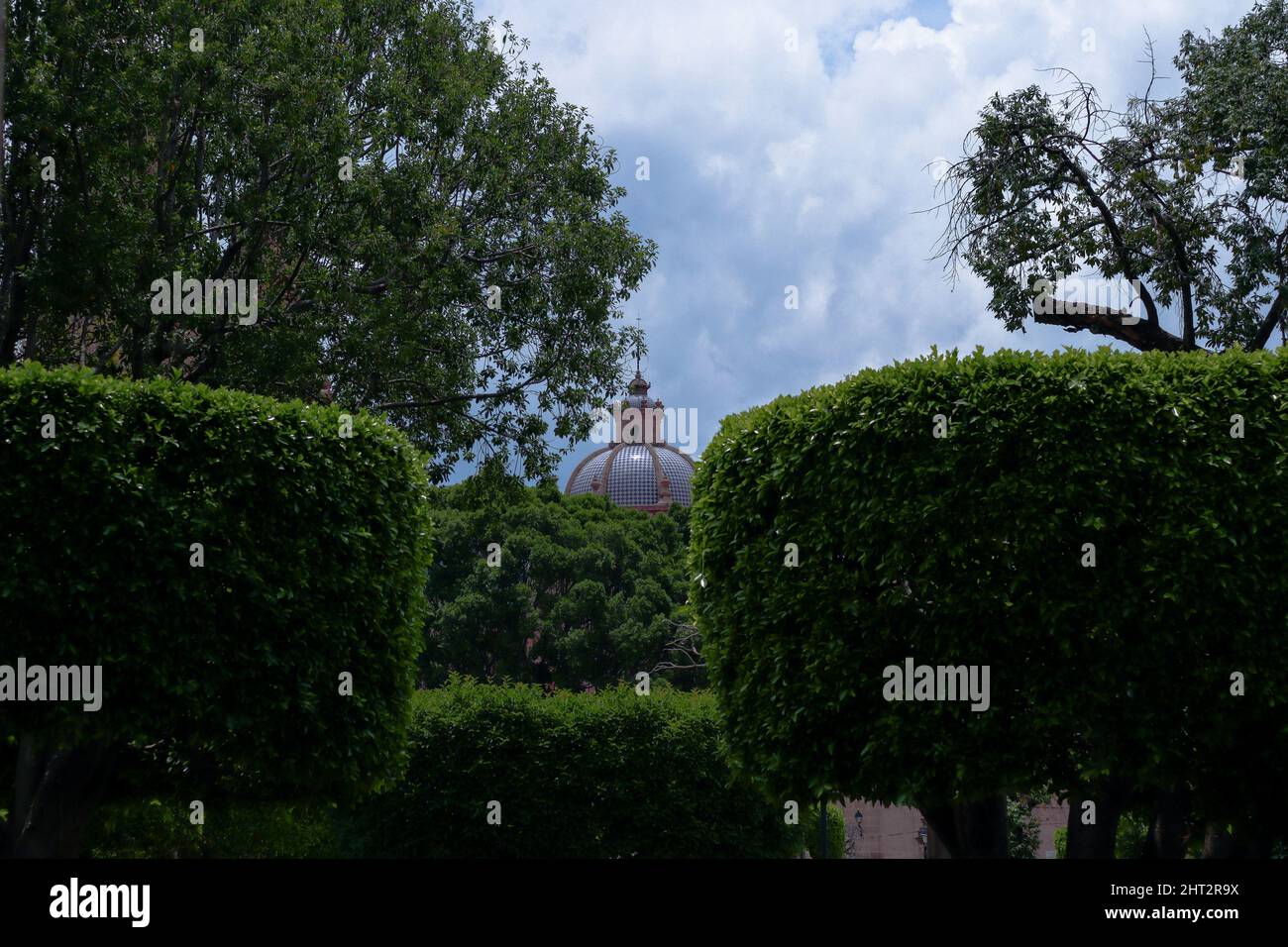Church park garden cathedral hi-res stock photography and images - Alamy