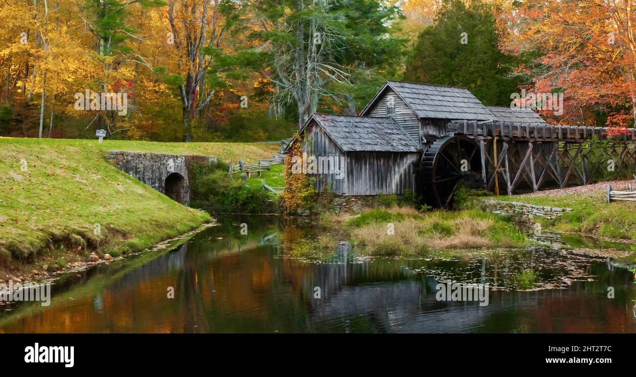 Beautiful wooden house structure on the Blue Ridge Parkway Stock Photo ...